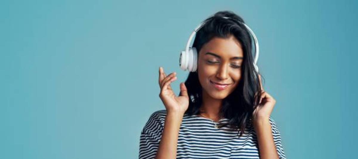 ¿Qué significa escuchar música con el volumen muy alto, según la ...
