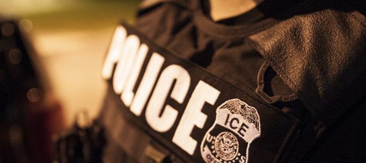 ICE engañó a cientos de trabajadores, apareció de sorpresa y arrestó a ...