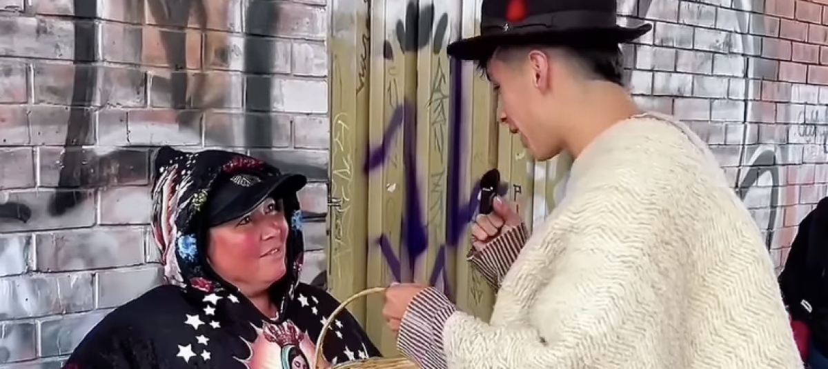 El regalo con el que 'influencer' sorprendió a vendedora que perdió ...
