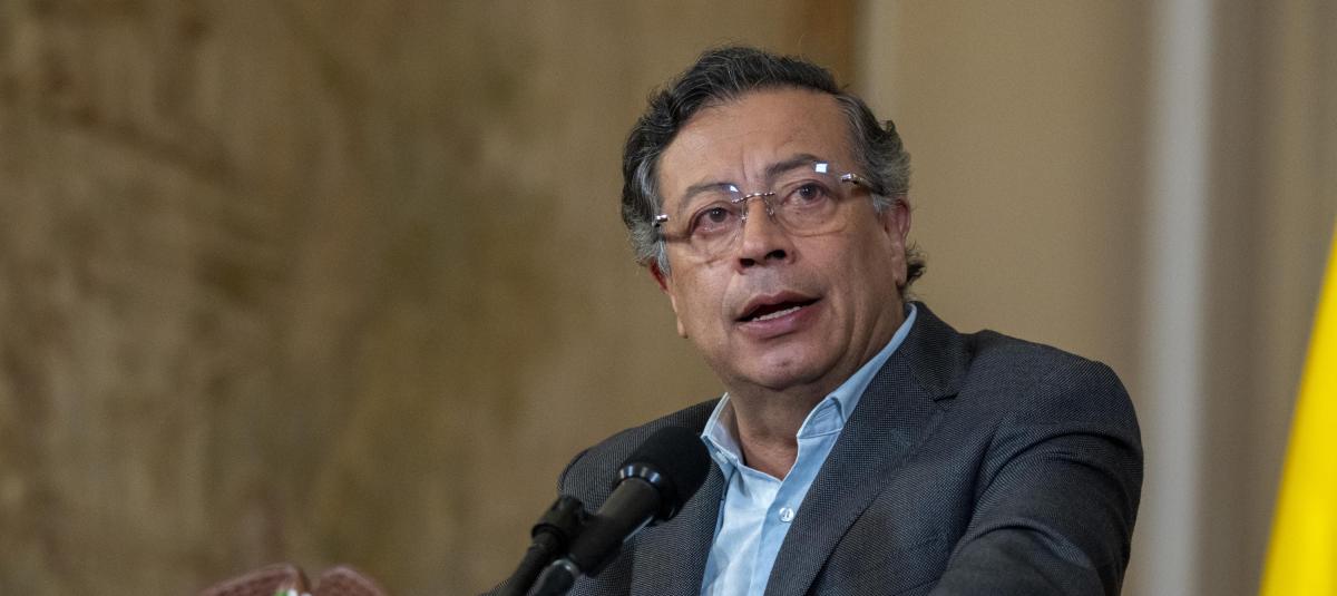 'El martes comienza la consulta popular': presidente Petro agita ...