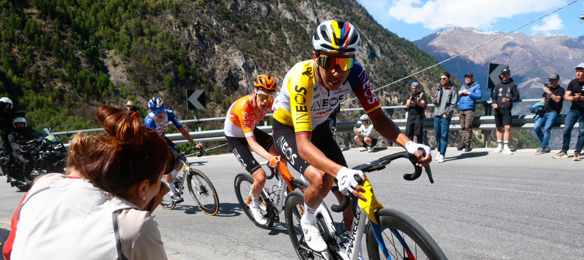 Egan Bernal aguantó los ataques y el ritmo infernal de la etapa 18 del ...