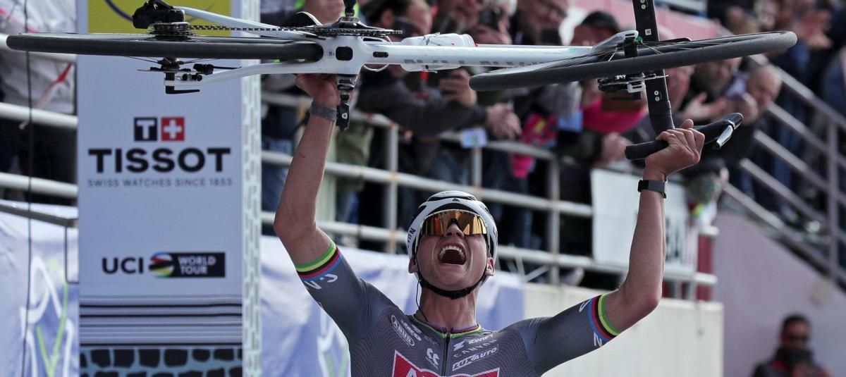 Tadej Pogacar falló y se cayó en la París-Roubaix: van der Poel ganó ...