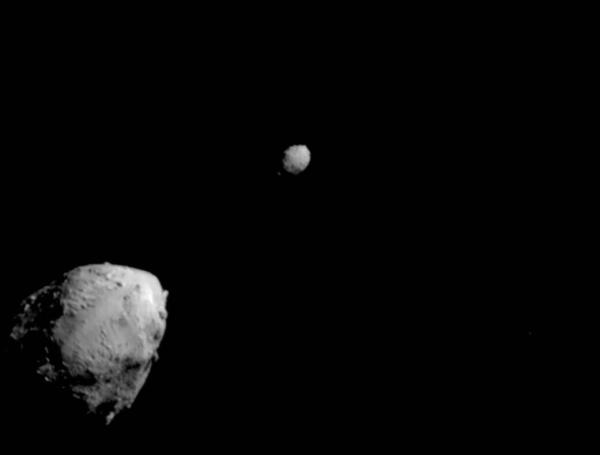 Asteroide 2023 DZ2: mide 40 metros y cruza su órbita con la Tierra ...