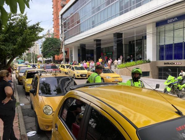 EN VIVO | Paro de taxistas en Colombia: inician bloqueos en dos puntos ...