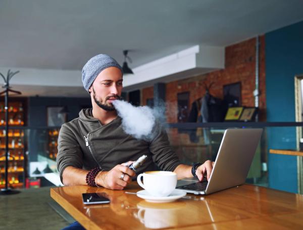 Lo que el cigarrillo y los vapeadores le hacen a sus pulmones: experto ...