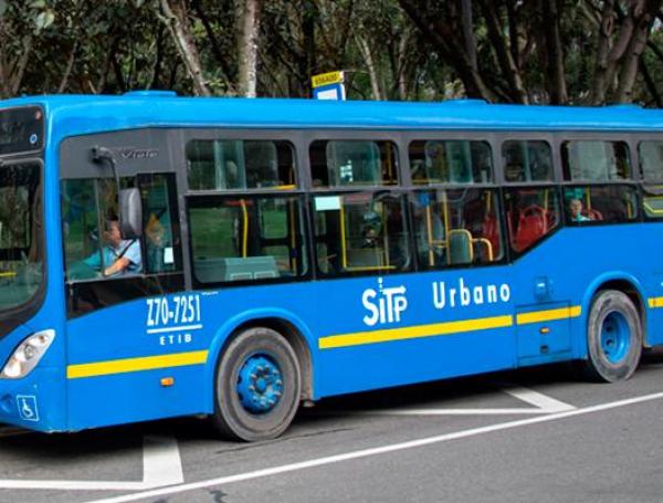 Rutas largas y evasión, los vacíos operativos de los buses de SITP