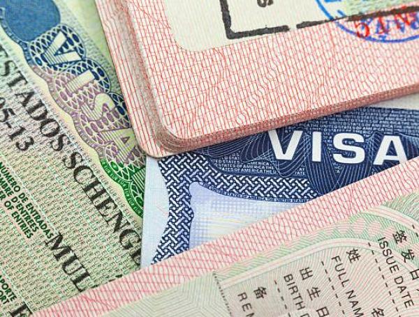 ¿Qué pasa si mi pasaporte venció, pero la visa impresa allí aún es válida?