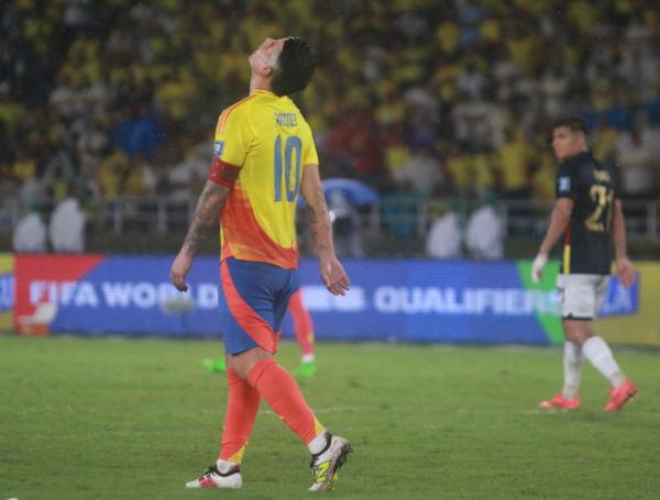 Video: La mujer que se durmió en medio del partido que perdió Colombia ...