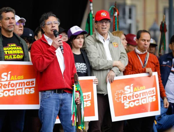 Álvaro Uribe se refirió al hundimiento de la reforma laboral y habló de ...
