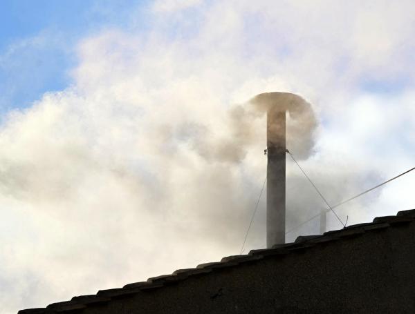 'Habemus papam': video del momento exacto en que salió humo blanco ...