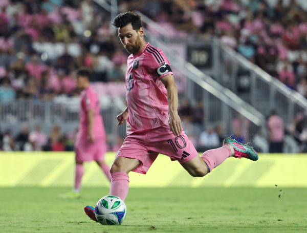 Lionel Messi pone su magia: espectacular gol de tiro libre en victoria ...