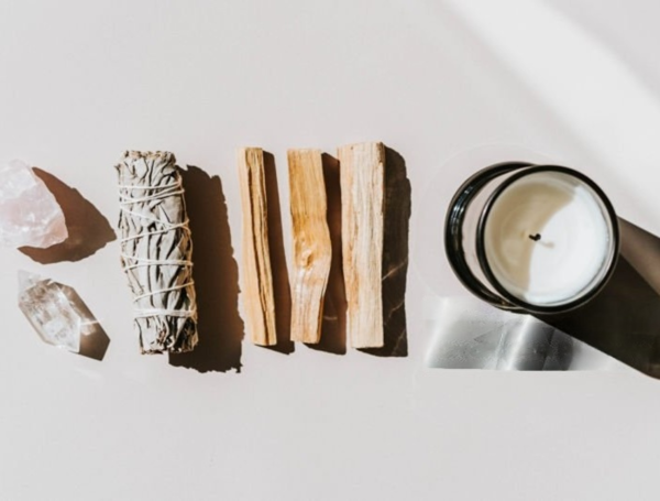 Mejores días de octubre para prender palo santo y atraer la abundancia a su hogar, según Feng Shui