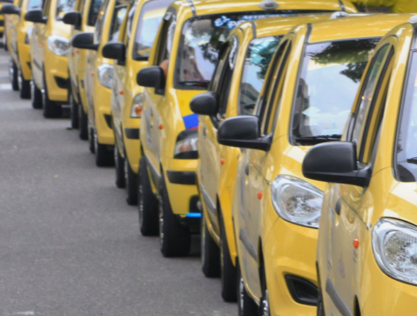 Suben las tarifas de taxi en Colombia para 2026: así quedaron los ...