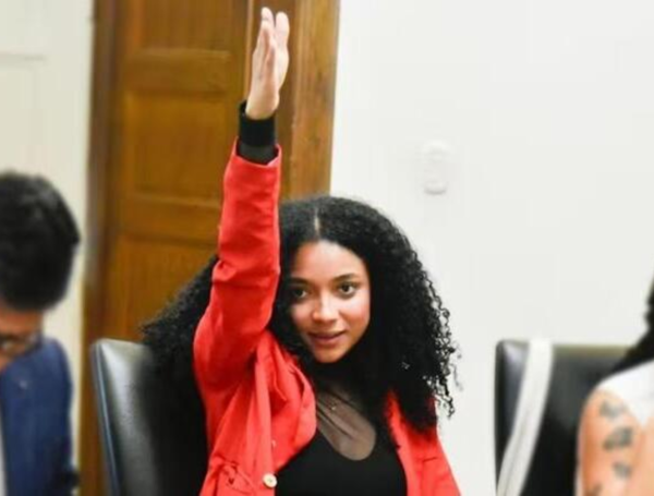 Indignación estudiantil por presencia de Juliana Guerrero en elección ...