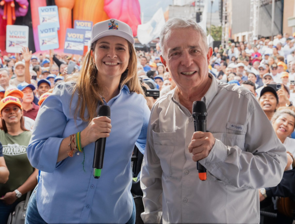 Campaña de Paloma Valencia denuncia la presencia de una mujer armada en ...
