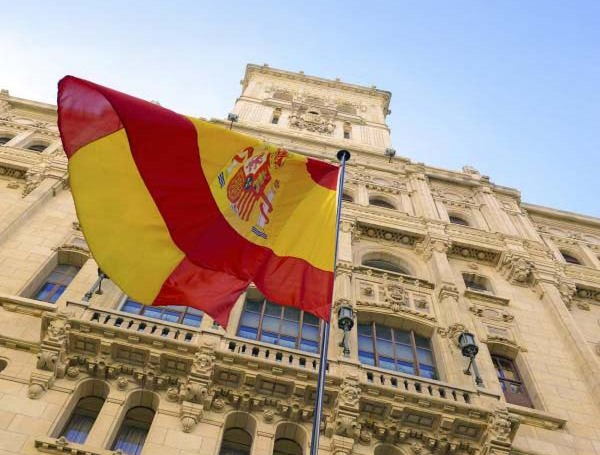 ¿A quién beneficia nuevo plan de España de regularización de migrantes ...