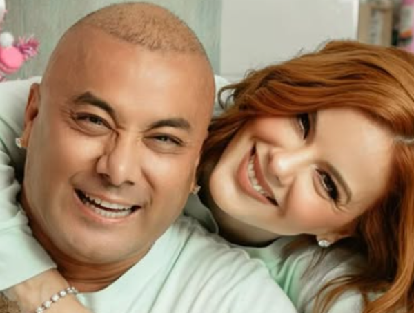 Wisin aparece sin sus clásicas gafas en fotos navideñas con su familia ...