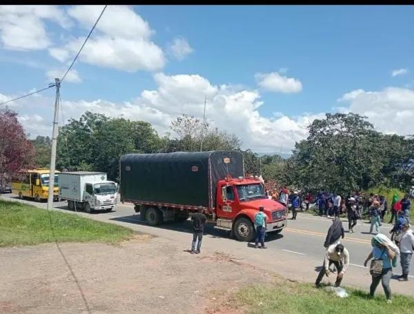 Nuevo cierre de la vía Panamericana por bloqueo: comunidades indígenas ...