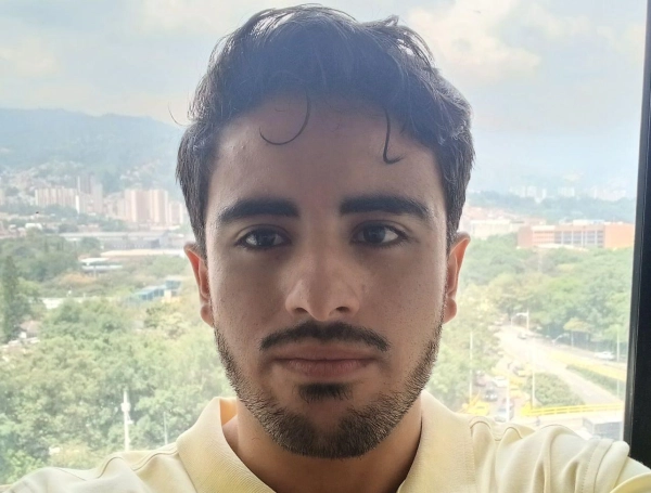 Gobernador de Antioquia, Andrés Julián Rendón, se dirige al hogar del ...