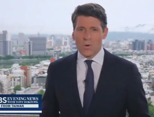 Camarógrafo de CBS Evening News se desplomó en vivo en cubrimiento de ...