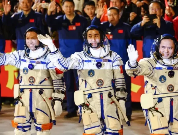 Misión récord en el espacio: la tripulación china de la Shenzhou-21 ...