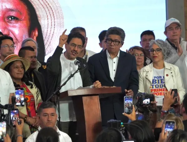 Elecciones 2026: Iván Cepeda reta a Abelardo de la Espriella a debate