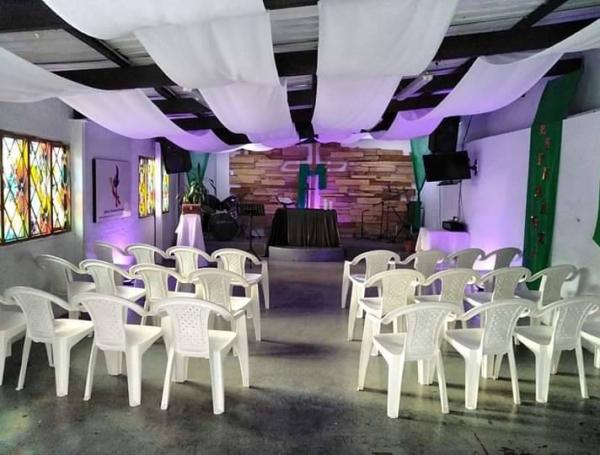 La vida de Jhon Botia Miranda, un pastor cristiano gay en Bogotá