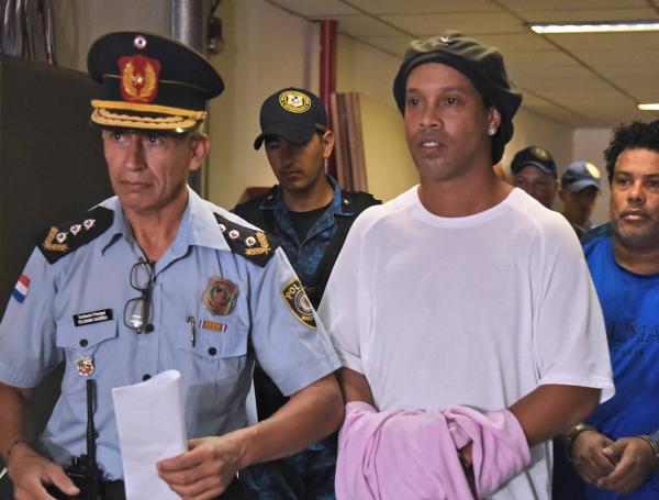 Ronaldinho se confiesa en su documental y revela detalles de sus locas ...
