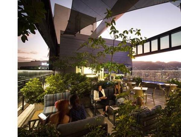 La noche en Medellín llega hasta el cielo con 16 Sky Bar