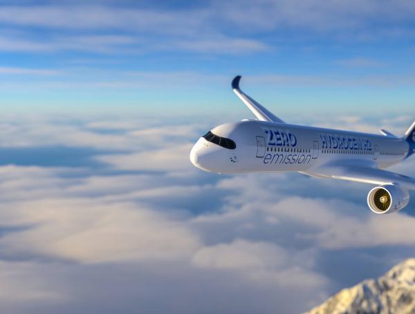 Avión: ¿qué pasa cuando le cae un rayo mientras está volando?