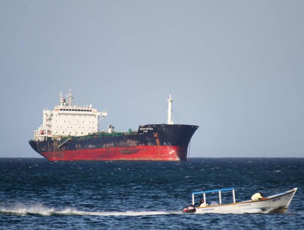 Presidente Trump ordenó ‘bloqueo total’ de todos los barcos petroleros que entran y salen de ...