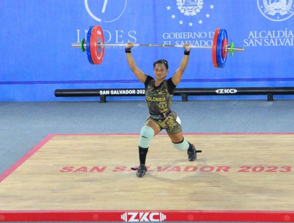 Rohelys Galvis, tres medallas de plata para Colombia en el Mundial de pesas