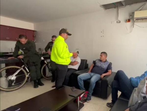 Corrupción: policías estuvieron de rumba con narco que dejaron volar