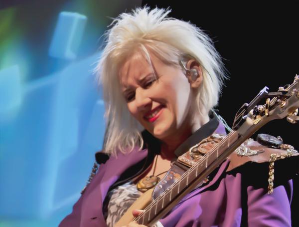 Jennifer Batten, la guitarrista que le marcó el ritmo a Michael Jackson