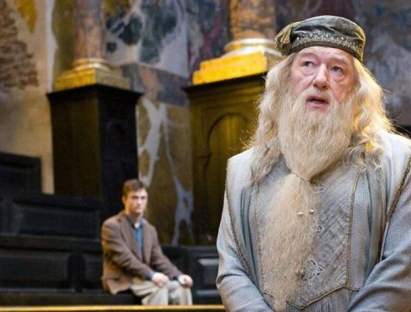 Las dos caras que tuvo Dumbledore en el cine: Michael Gambon y Richard ...