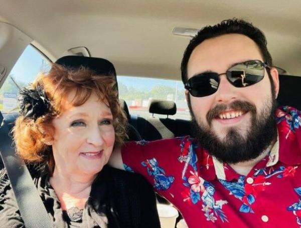 TikTok: Gary Hardwick, joven con novia de 80 años en Tennessee, Estados ...