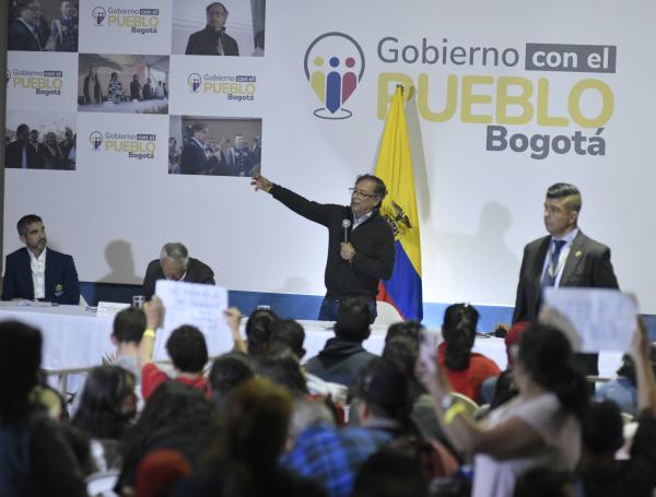 Presidente Gustavo Petro: ¿por qué llegó tarde a evento en el que fue ...