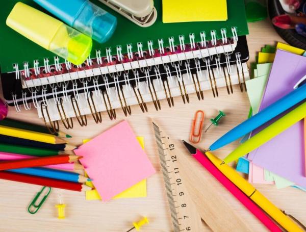 Lista de útiles escolares 2025: qué pueden pedir y qué no los colegios ...