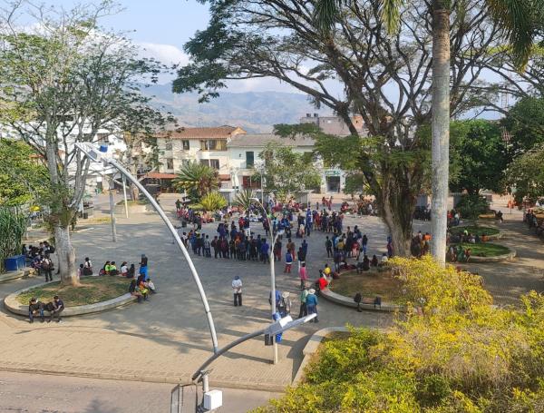 Antioquia: Indígenas de Frontino llegaron hasta el parque principal ...