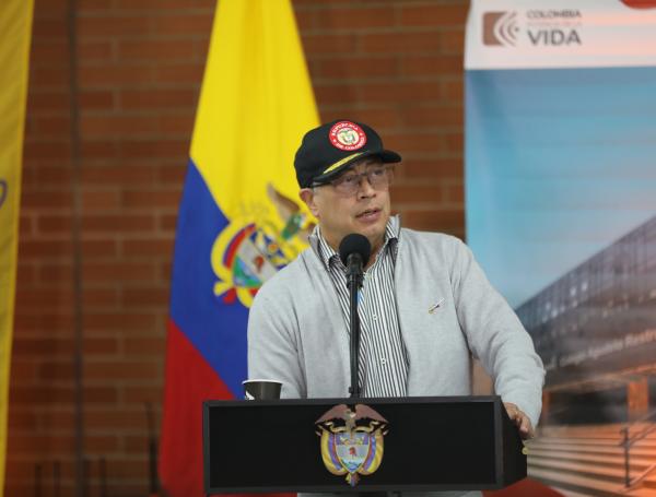 En alocución, Petro insiste en que umbral para cotizar en Colpensiones sea de cuatro salarios ...
