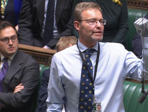 Craig Mackinlay el primer parlamentario biónico por amputación de sus ...
