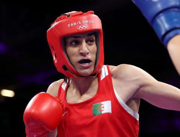 Imane Khelif, boxeadora cuestionada, contraataca con denuncia por ...