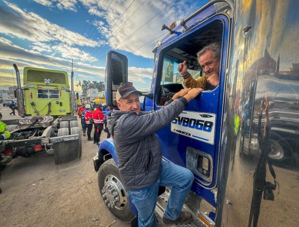 EN VIVO | Paro de transportadores en Colombia por aumento del ACPM ...