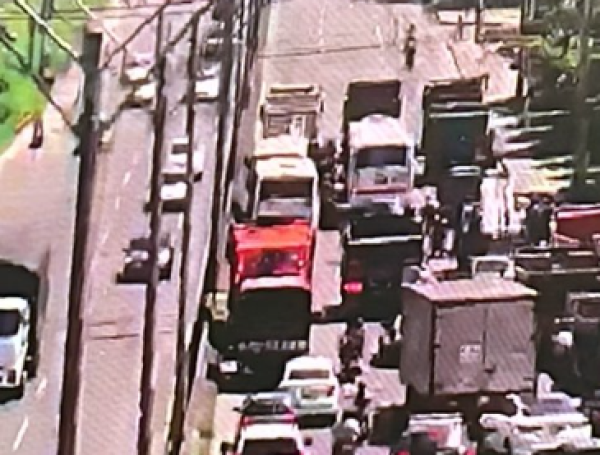 EN VIVO | Paro de camioneros en Colombia: avanza en la noche de este ...