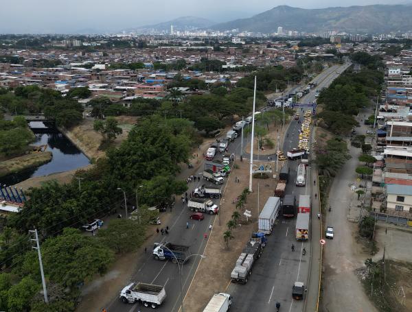 EN VIVO | Paro de camioneros en Colombia: avanza en la noche de este ...