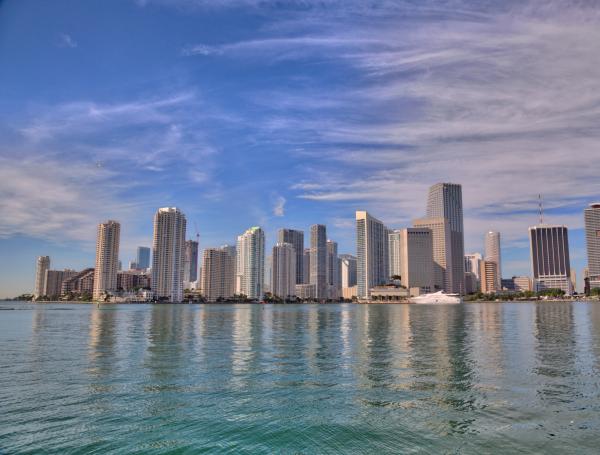 Salario mínimo en California sube, mientras que en Miami se estanca ...