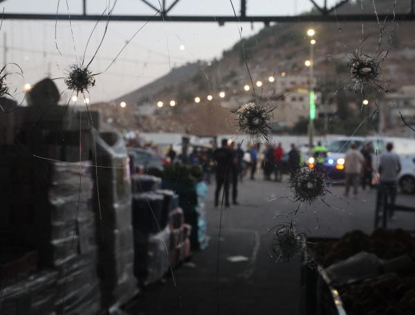 Al menos dos muertos y varios heridos tras el lanzamiento de 30 cohetes ...