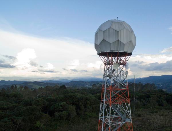 ¿Está en riesgo la seguridad aérea de Colombia tras cambio en la ...
