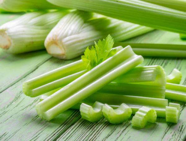 Jugo de apio y pepino: receta paso a paso para una bebida saludable