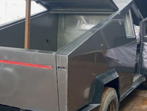 Mecánicos en Pakistán fabricaron su propia Cybertruck con un Suzuki ...